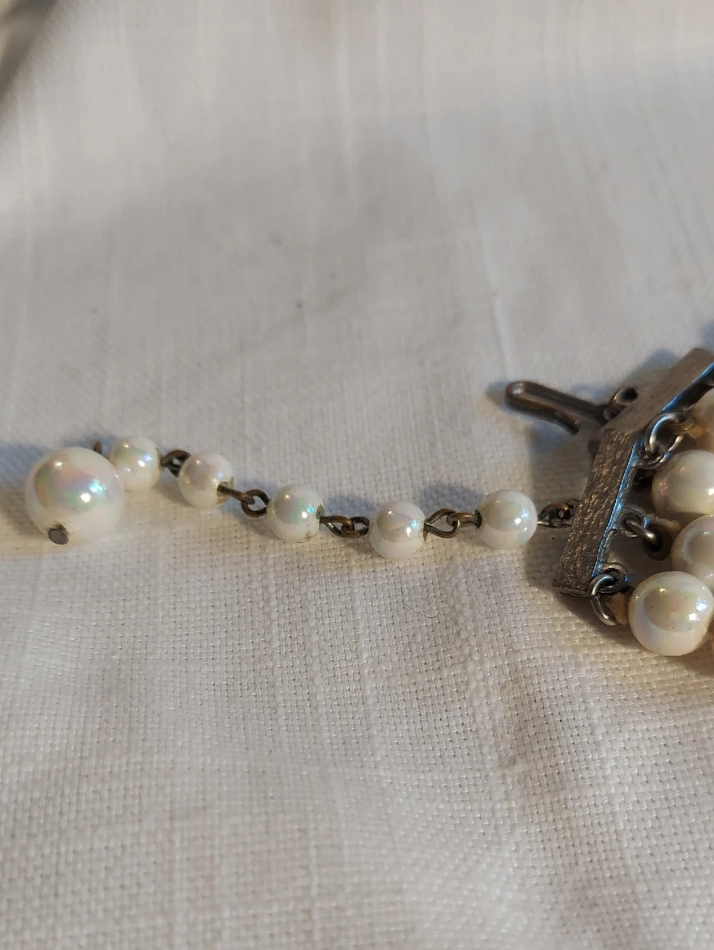 Jewelry | Vintage White Irredscent Graduated Beads 3 Strand Necklace 16 ...